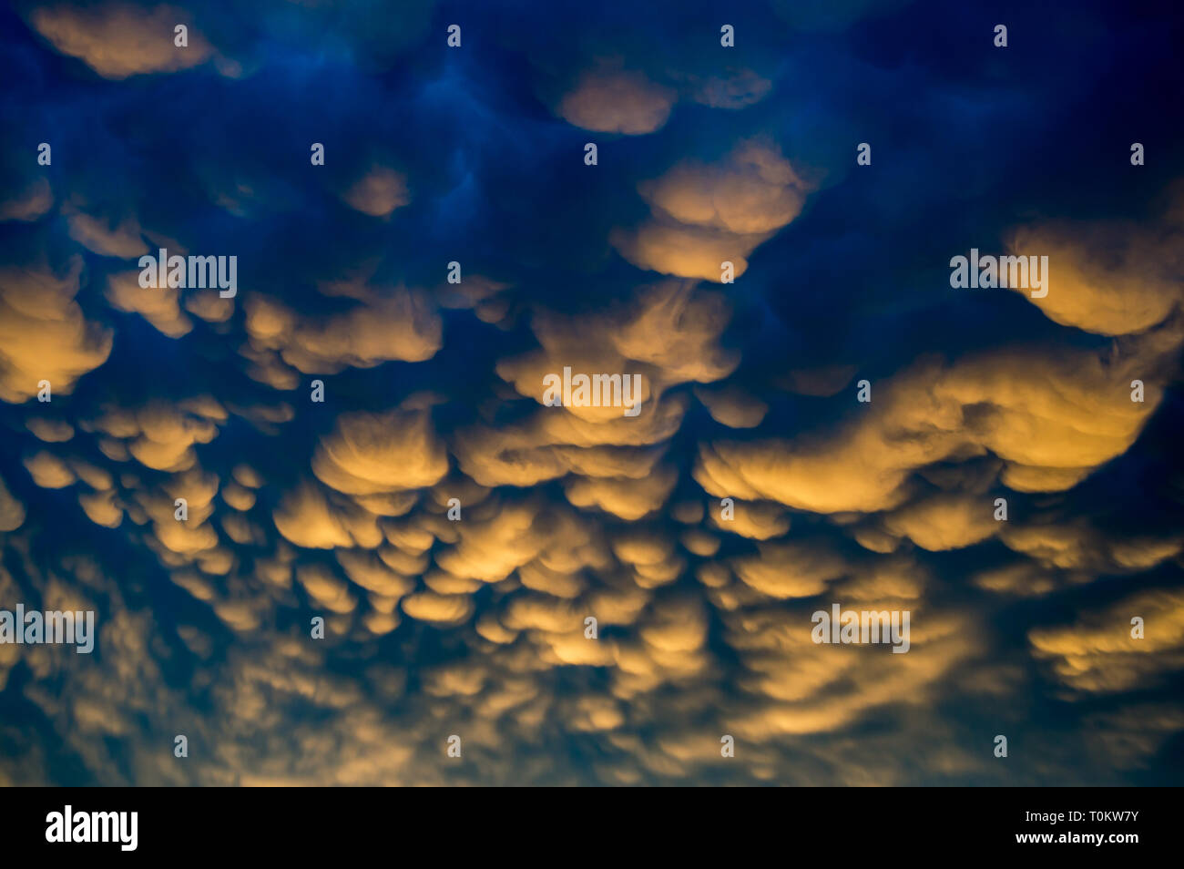 Sky clouds mammatus sunset hi-res stock photography and images - Alamy