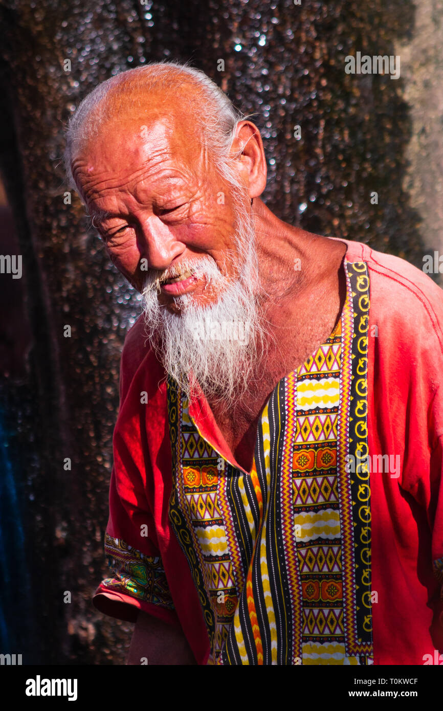 Old chinese man hi-res stock photography and images - Alamy