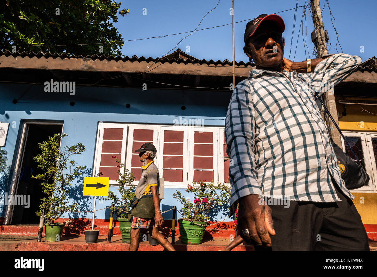 Men in motion in Manning Market, Colombo, Sri Lanka Stock Photo - Alamy