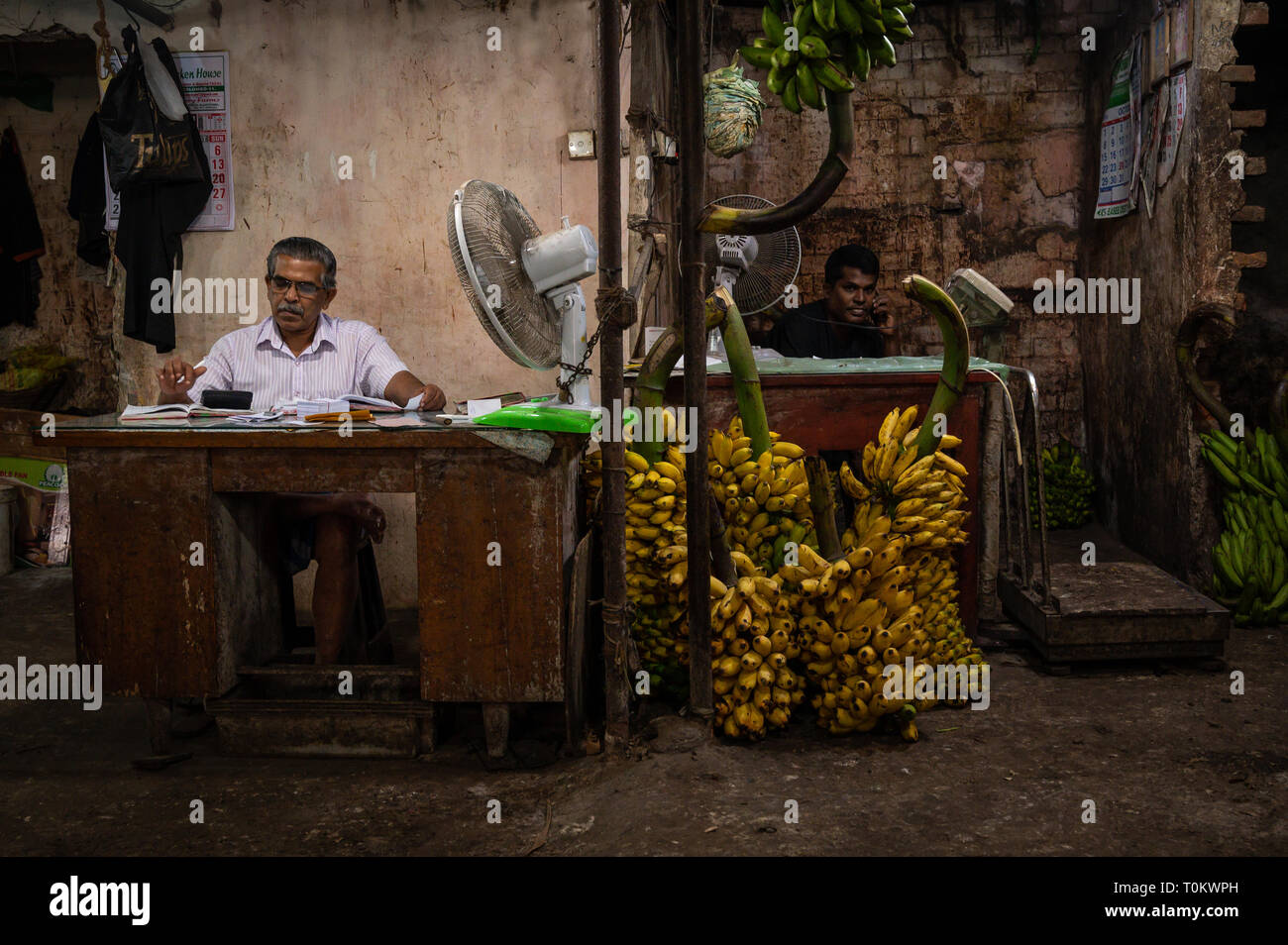 Banana businessmen in Manning Market, Colombo, Sri Lanka Stock Photo ...