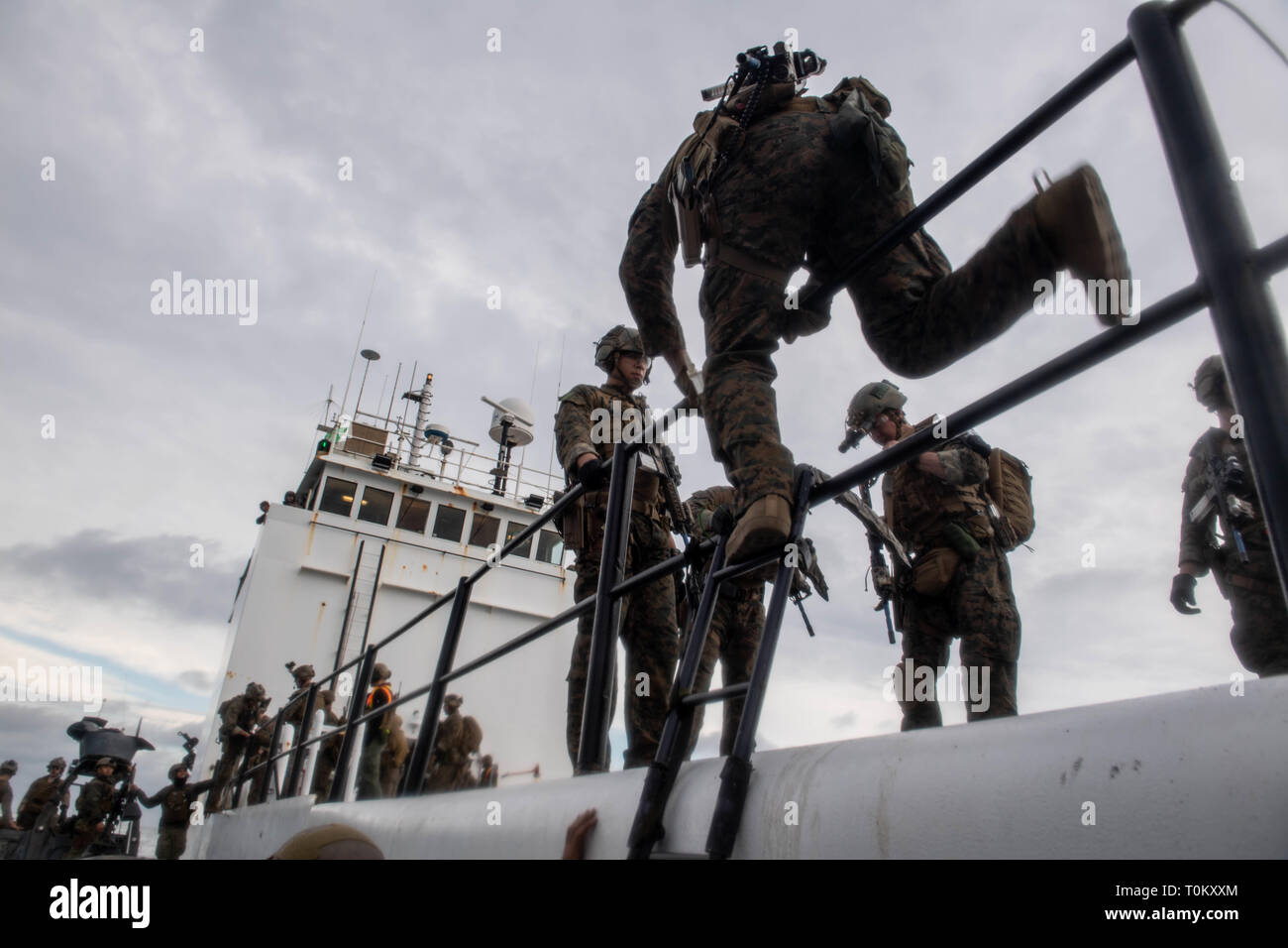 190319-N-HD110-0756 PACIFIC OCEAN (March 19, 2019) Marines attached to ...