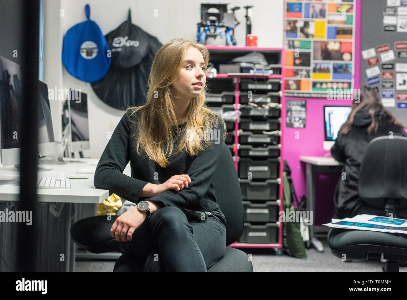 Tv in classroom hi-res stock photography and images - Alamy