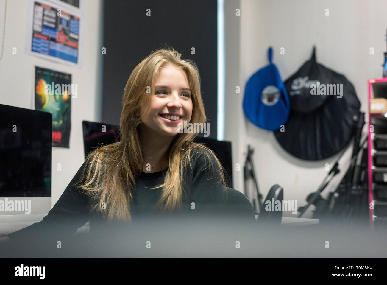 Tv in classroom hi-res stock photography and images - Alamy