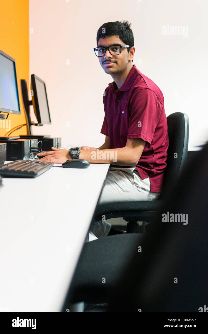 Indian classroom computers hi-res stock photography and images - Alamy