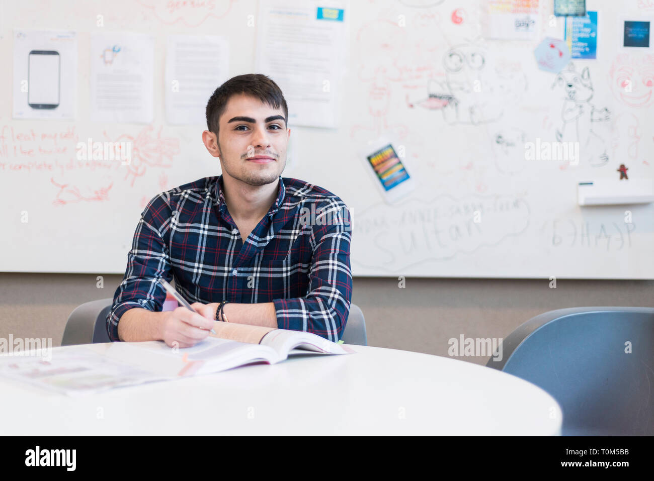 Middle eastern student hi-res stock photography and images - Alamy