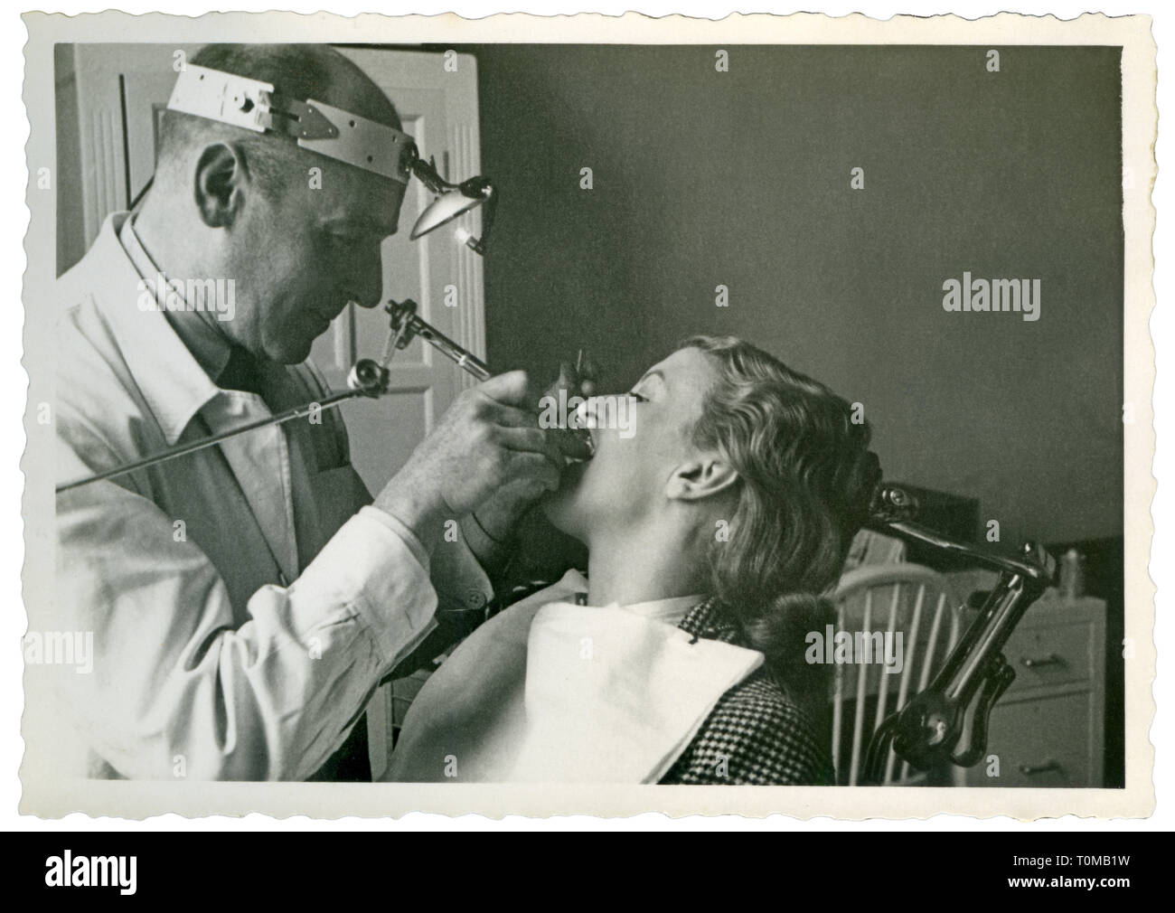 Medical examination 1950s hi-res stock photography and images - Alamy