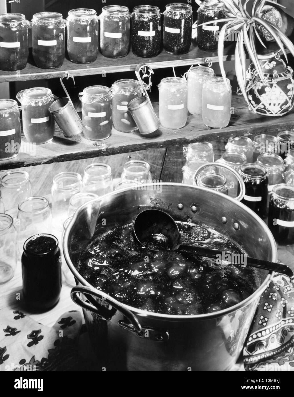 1950s food cooking hi-res stock photography and images - Alamy