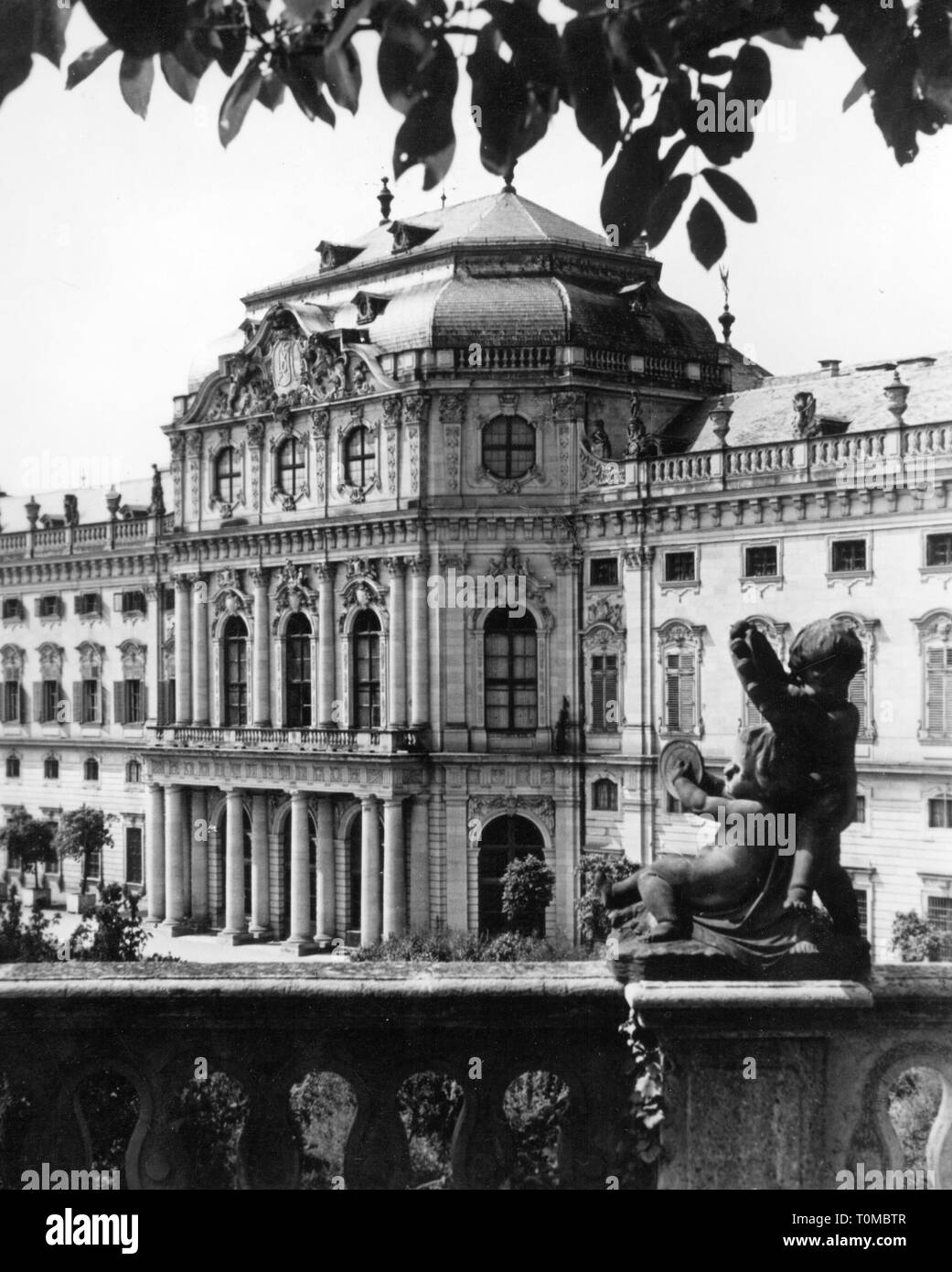 Castles list hi-res stock photography and images - Alamy