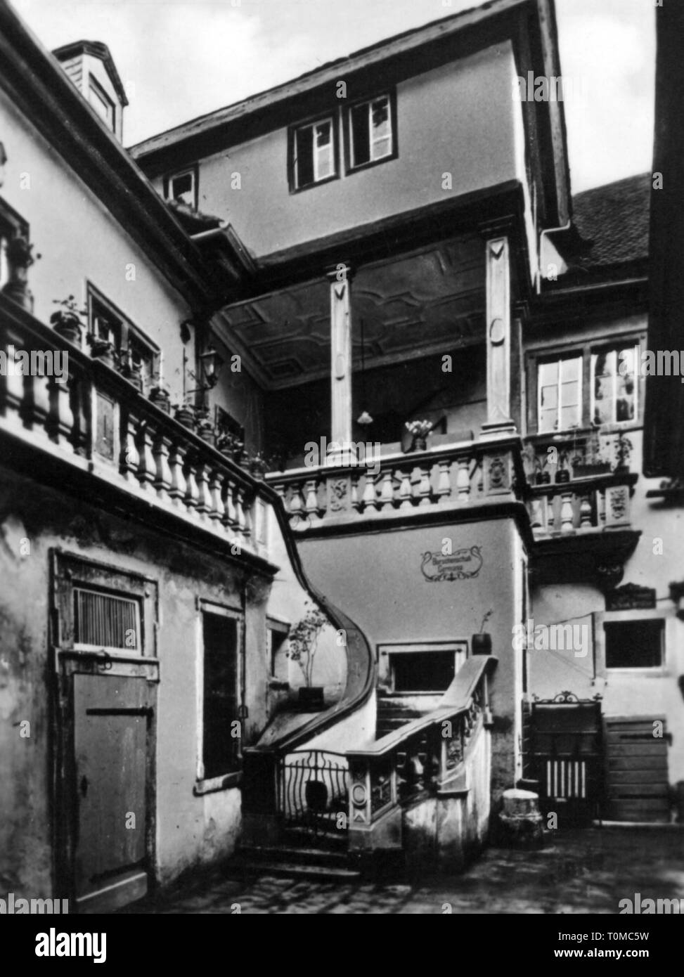 German courtyard 1930 hi-res stock photography and images - Alamy
