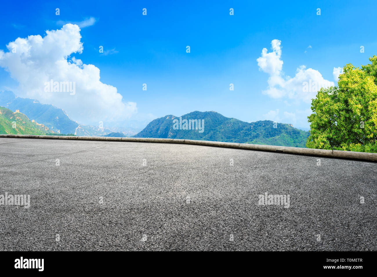 Empty asphalt road pavement and green mountain natural landscape Stock ...