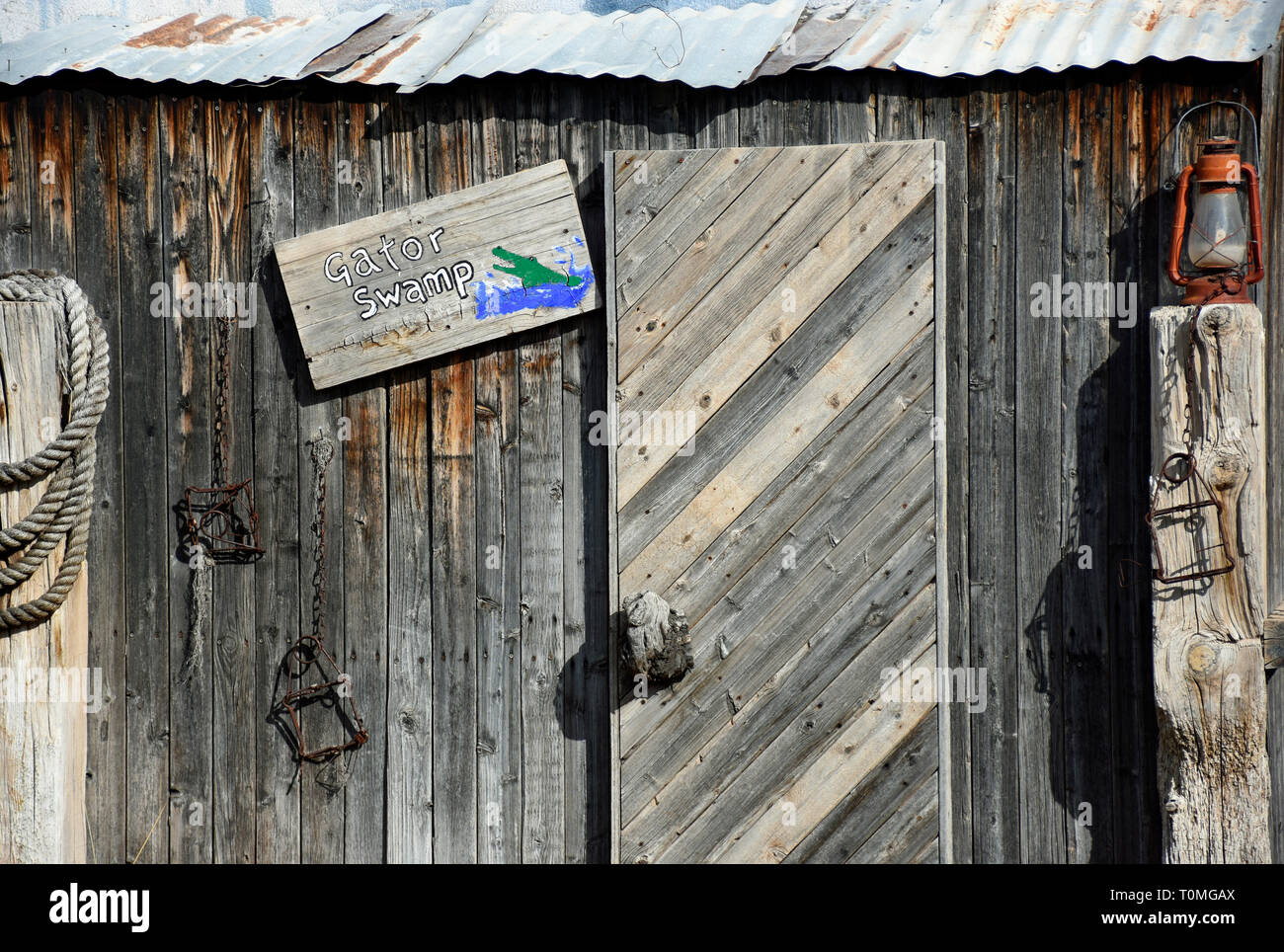 Primitive Gator Swamp Shack Stock Photo - Alamy
