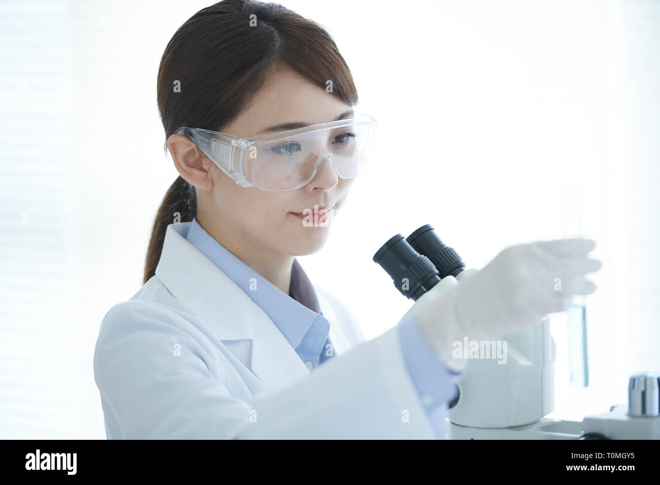 Young scientist lab japan hi-res stock photography and images - Alamy