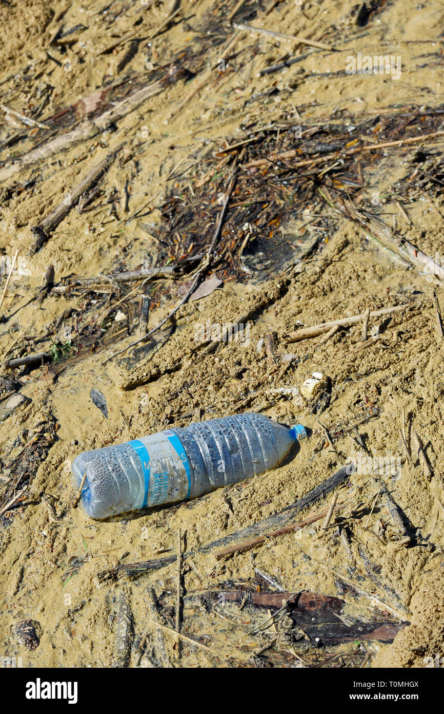 Environment: Pollution of the Saone river, Lyon, France Stock Photo - Alamy