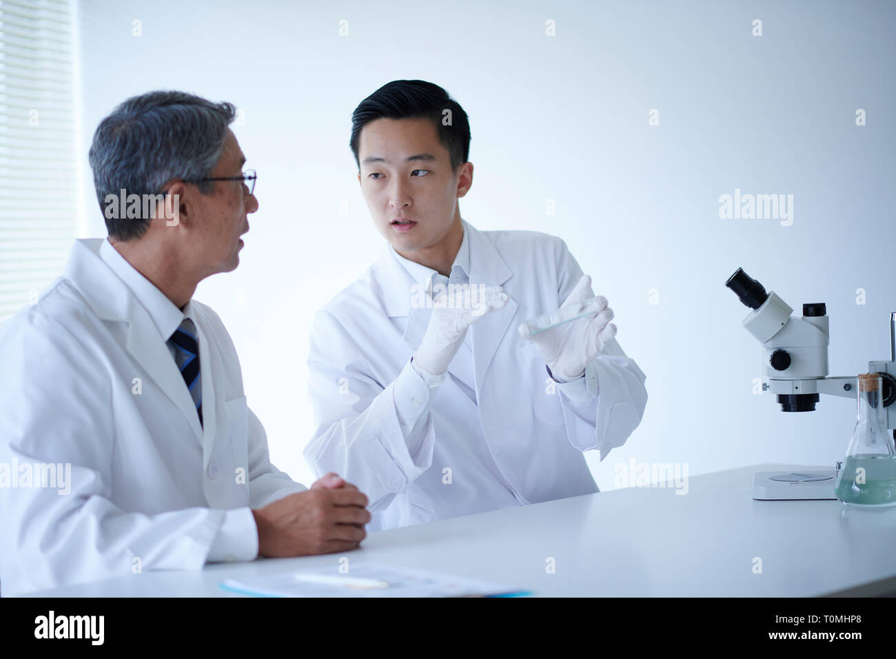 Japanese researchers in lab hi-res stock photography and images - Alamy