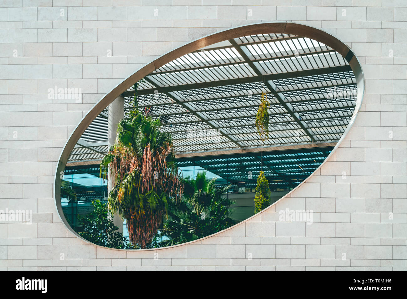 Concrete wall with round window hi-res stock photography and images - Alamy