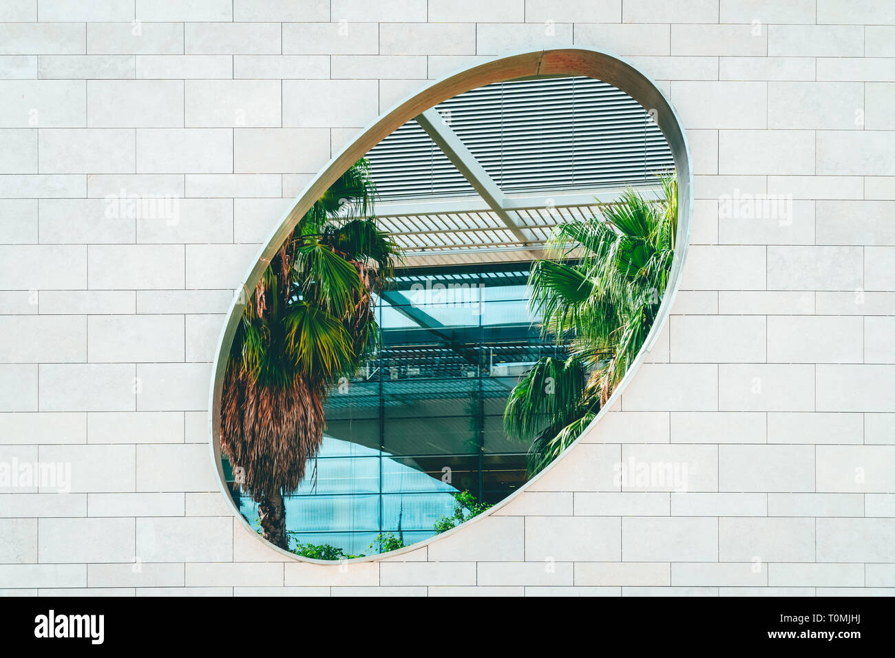 Concrete wall with round window hi-res stock photography and images - Alamy