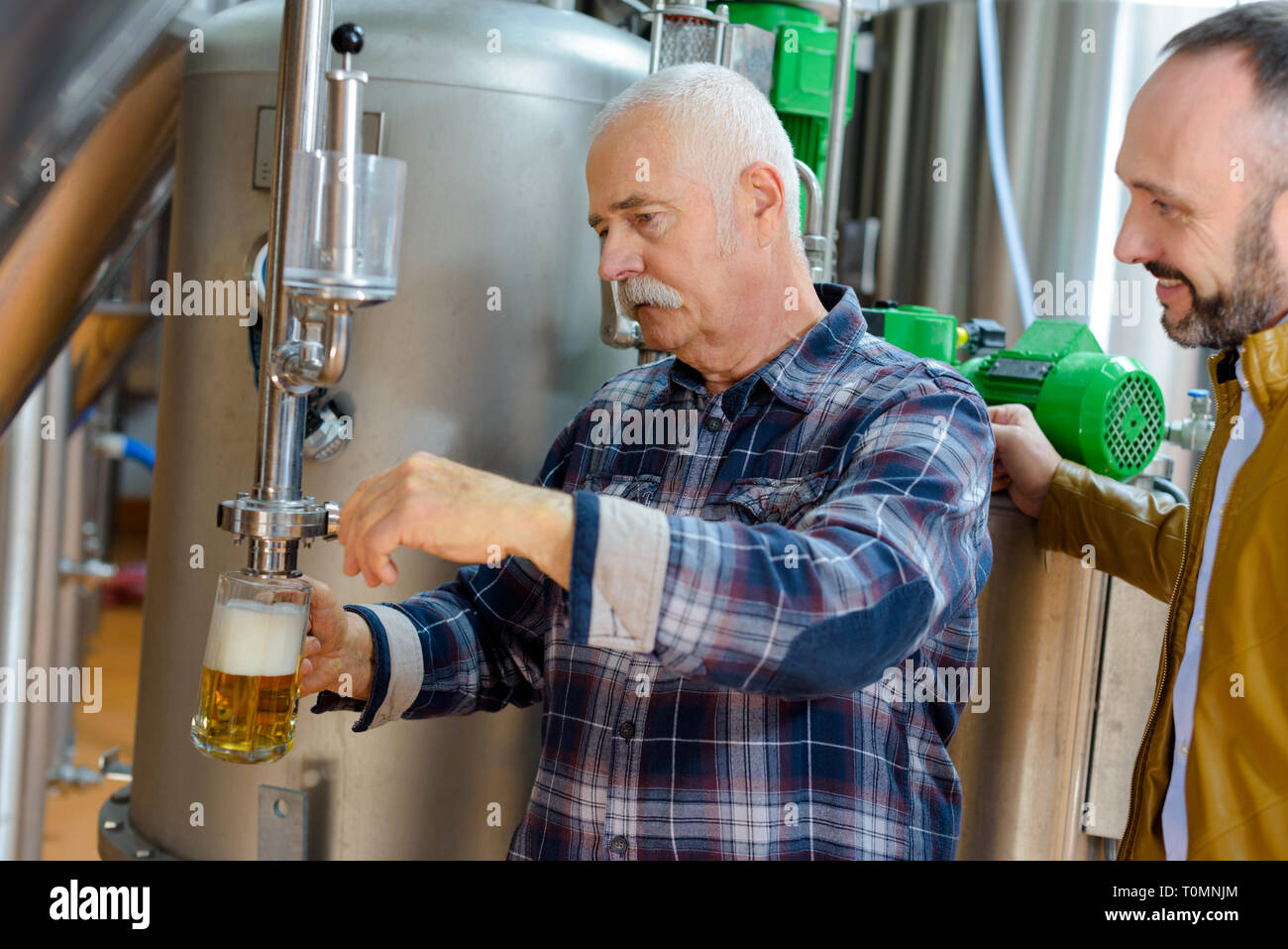 Men alcohol tasting industry hi-res stock photography and images - Alamy