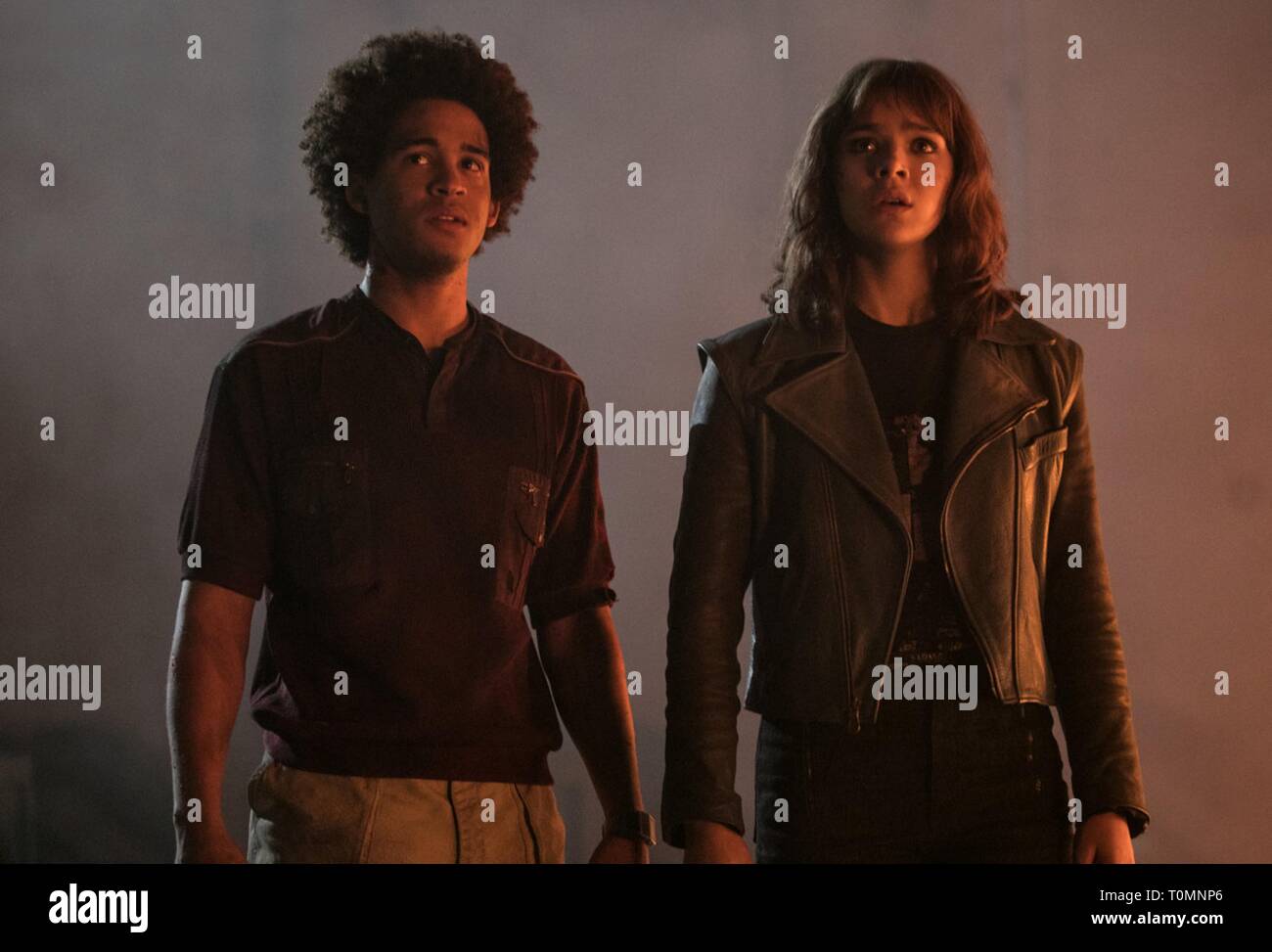 BUMBLEBEE (2018) JORGE LENDEBORG JR HAILEE STEINFELD TRAVIS KNIGHT (DIR ...