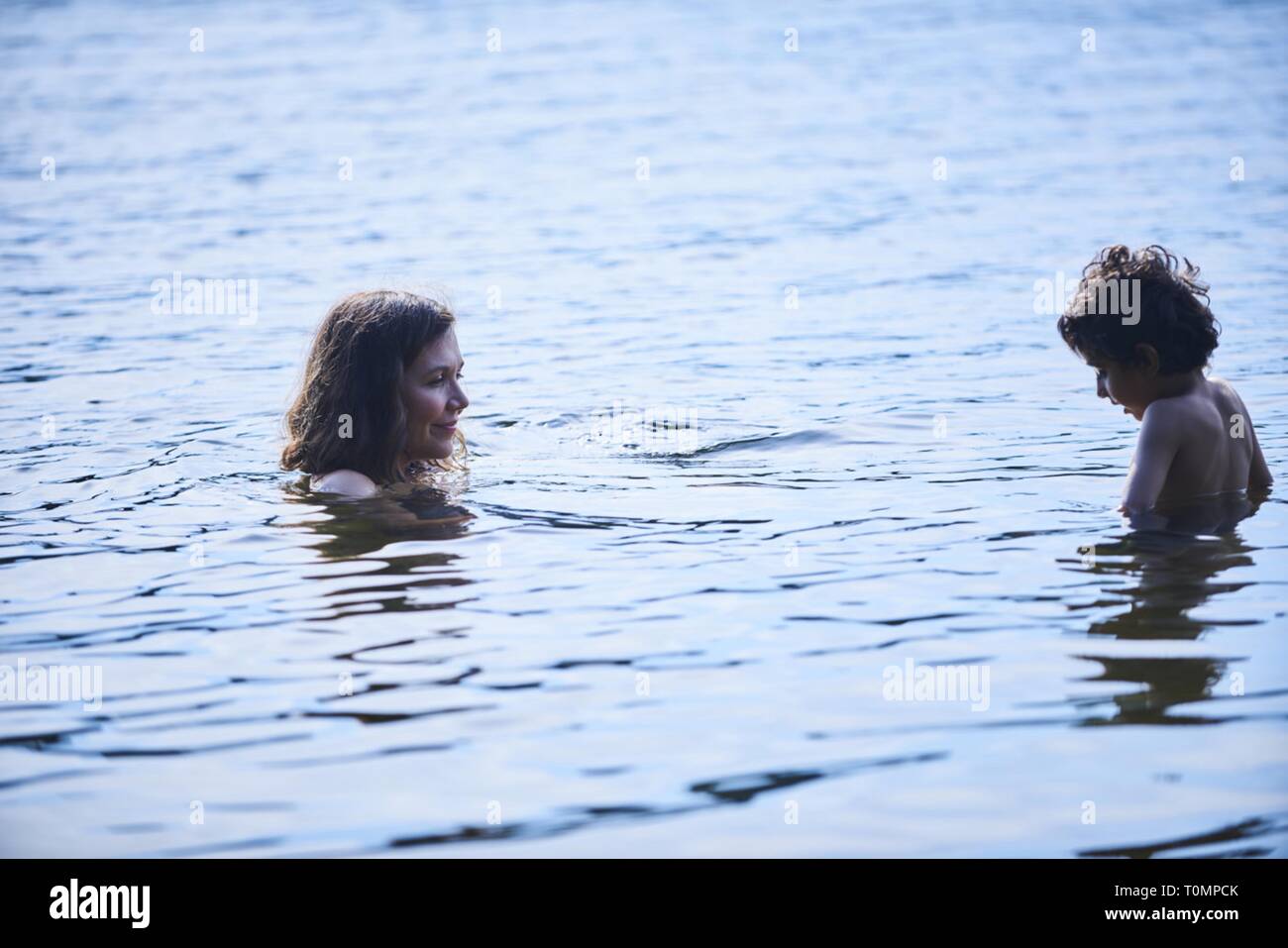 THE KINDERGARTEN TEACHER (2018) MAGGIE GYLLENHAAL PARKER SEVAK SARA ...