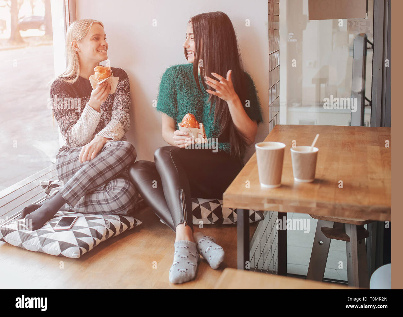 Two friends having break in a cafe hi-res stock photography and images ...