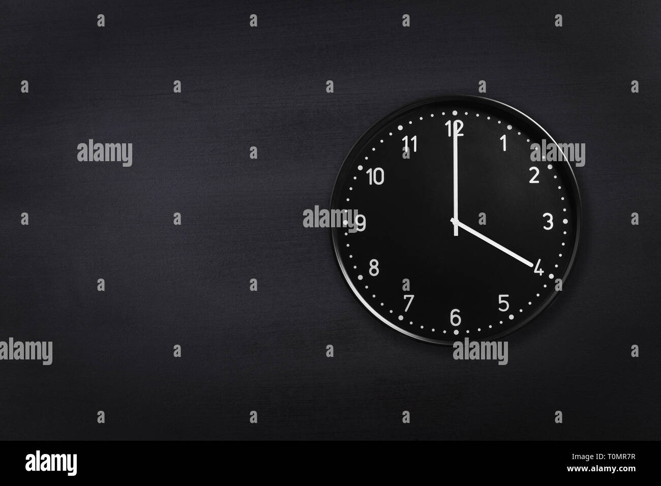 Wall clock face hour minute analog 4 hi-res stock photography and ...