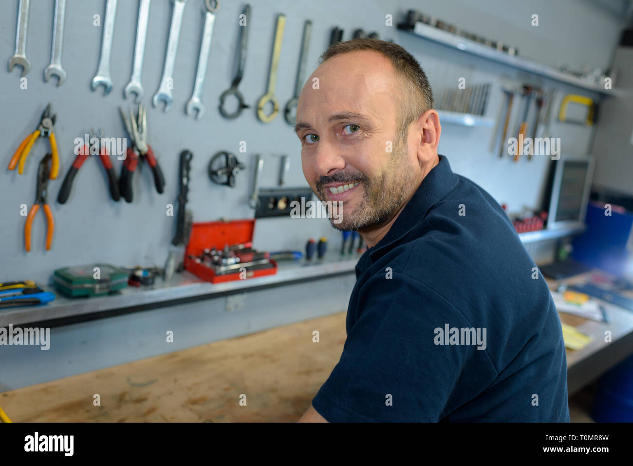 happy auto mechanic at car workshop Stock Photo - Alamy