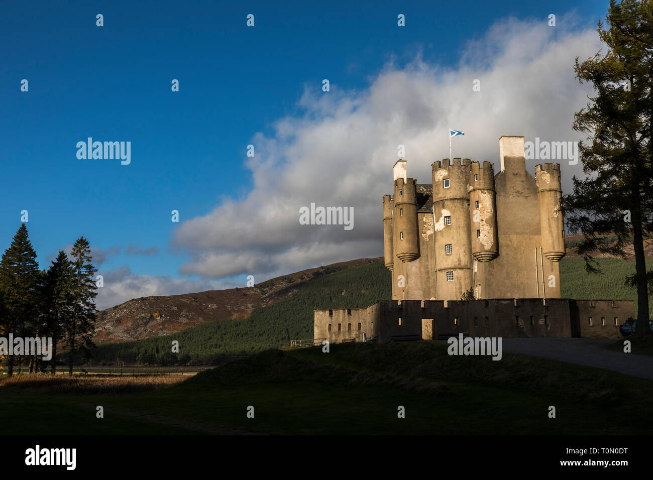Braemar castle hi-res stock photography and images - Alamy