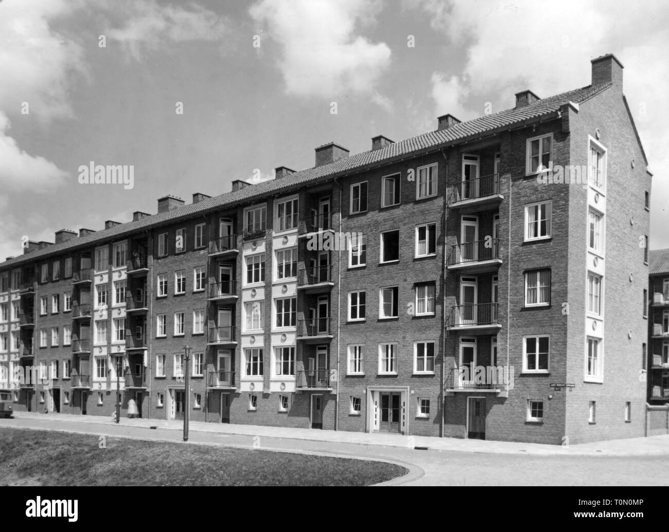 1950s apartment building Black and White Stock Photos & Images - Alamy