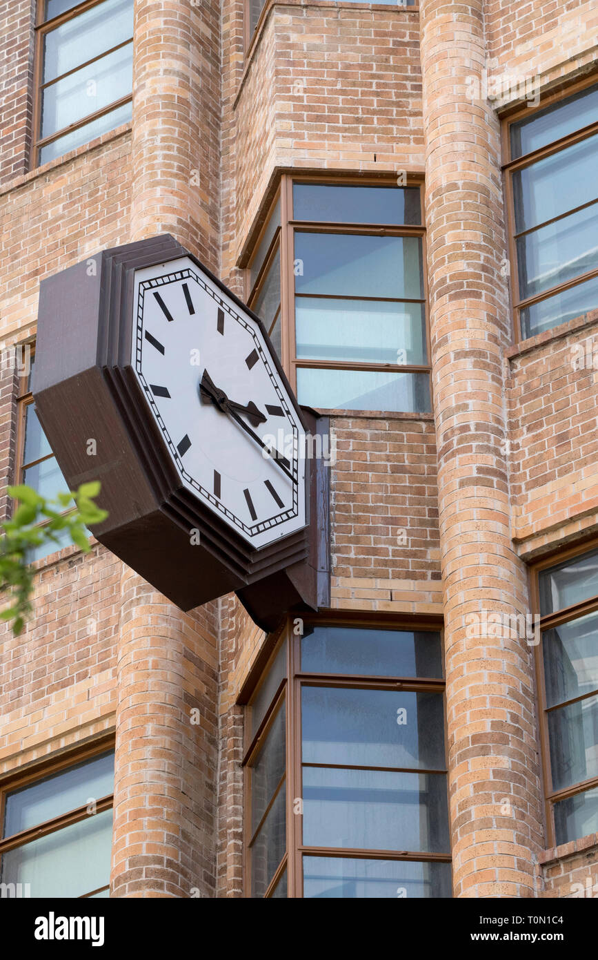The complex intricate brickwork of this new building in Sydney blends ...