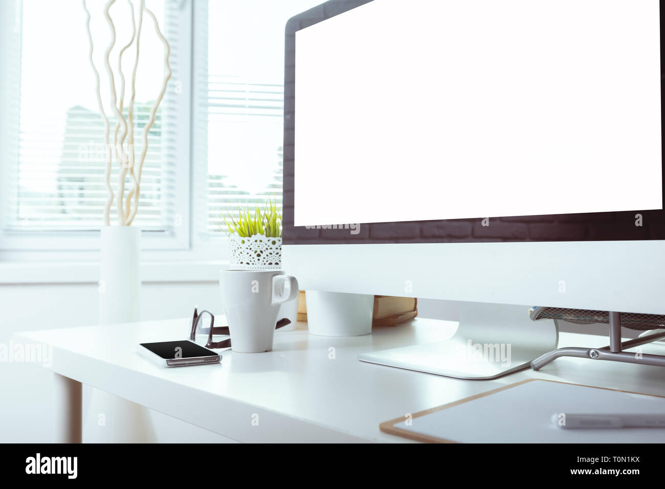 working table with computer Stock Photo - Alamy