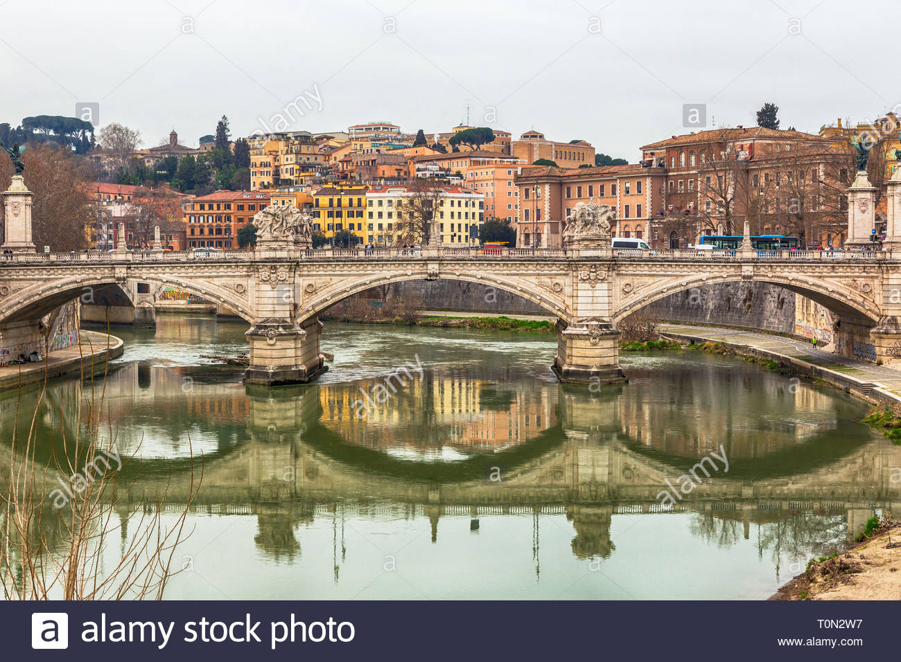 Vittorio Emanuele famous bridge in Rome, Italy Stock Photo - Alamy