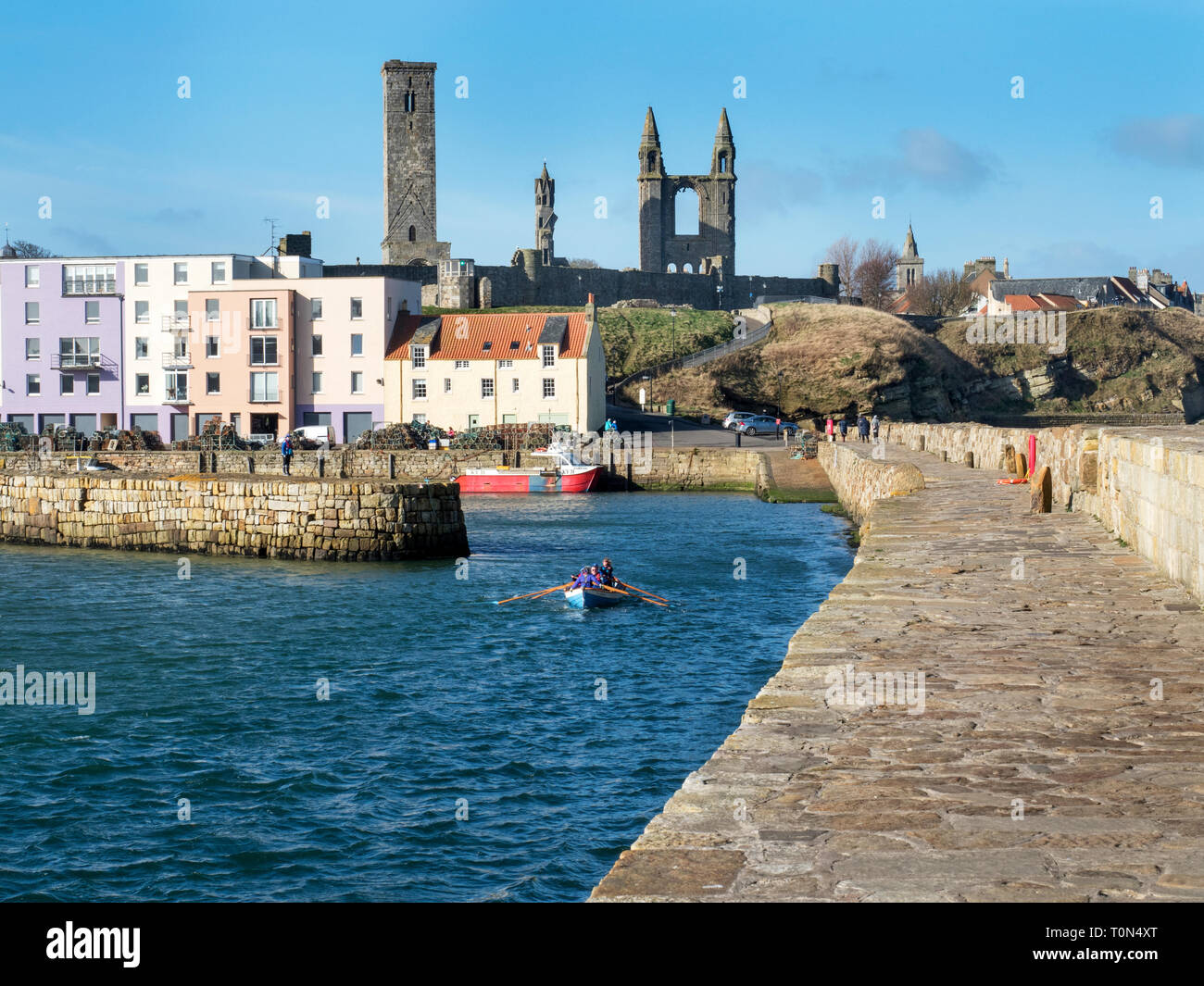St andrews pier hi-res stock photography and images - Alamy