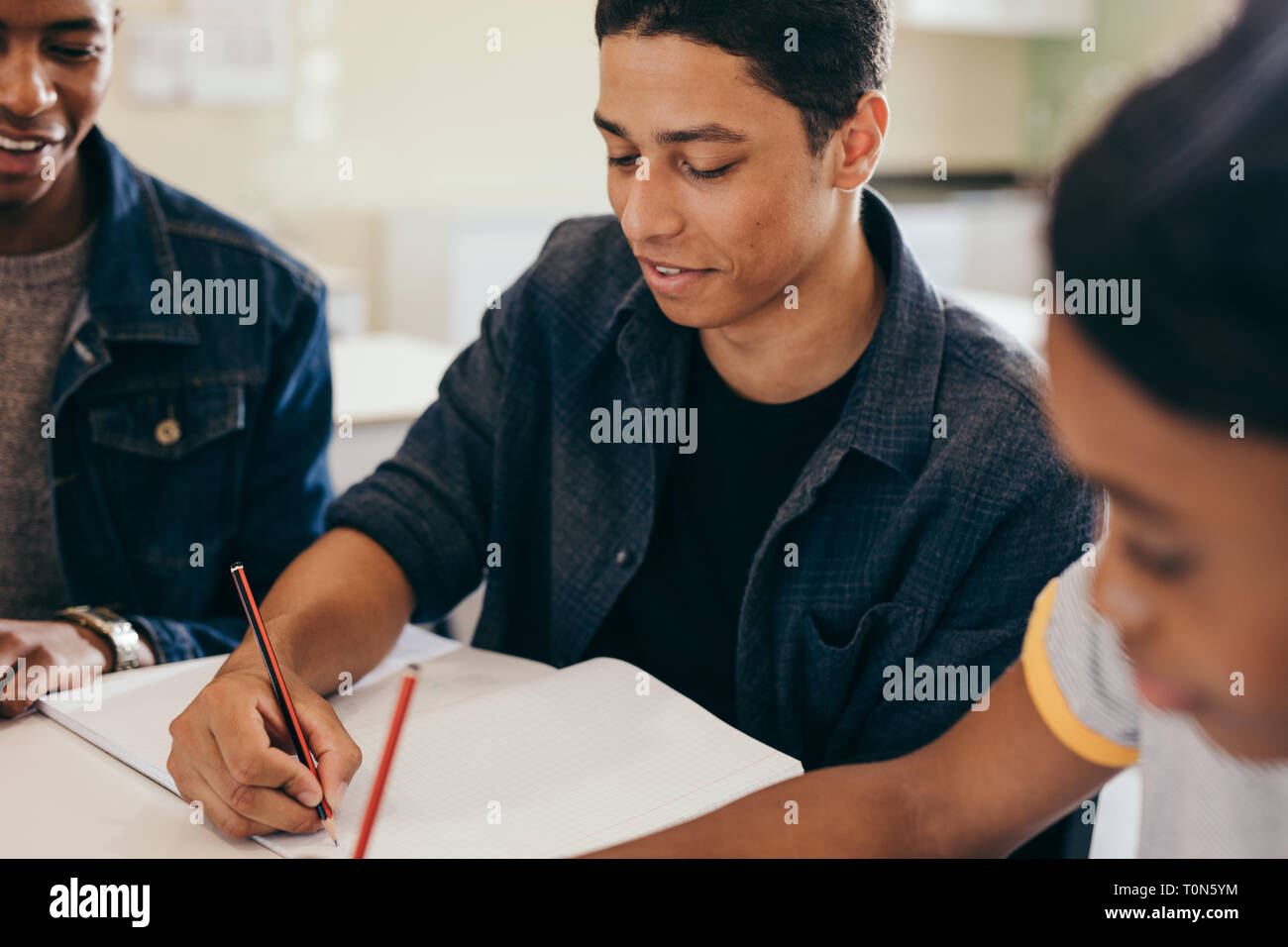 Students writing hi-res stock photography and images - Alamy