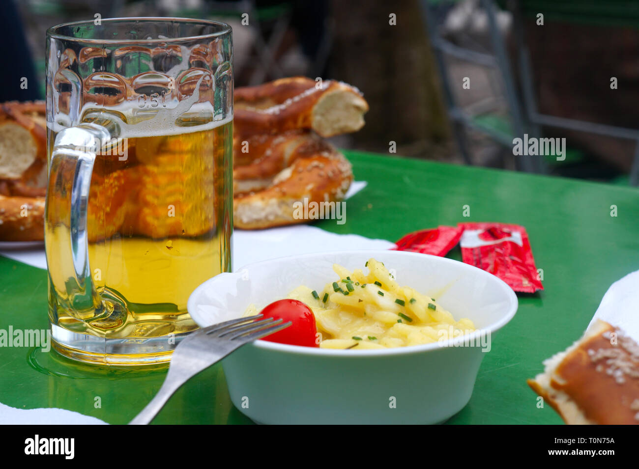 Dishes with beer hi-res stock photography and images - Alamy
