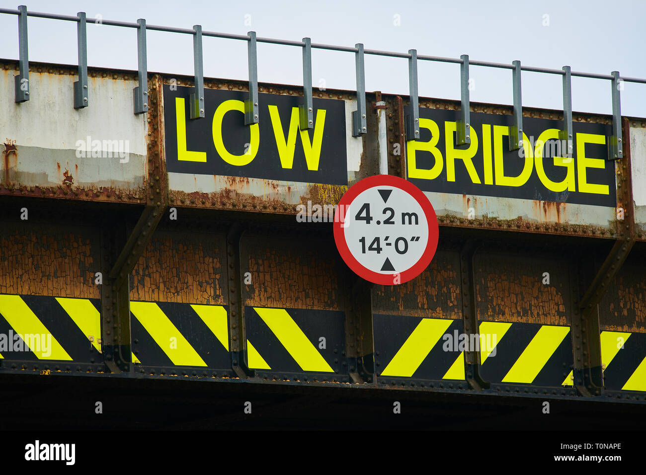 Height limit hi-res stock photography and images - Alamy