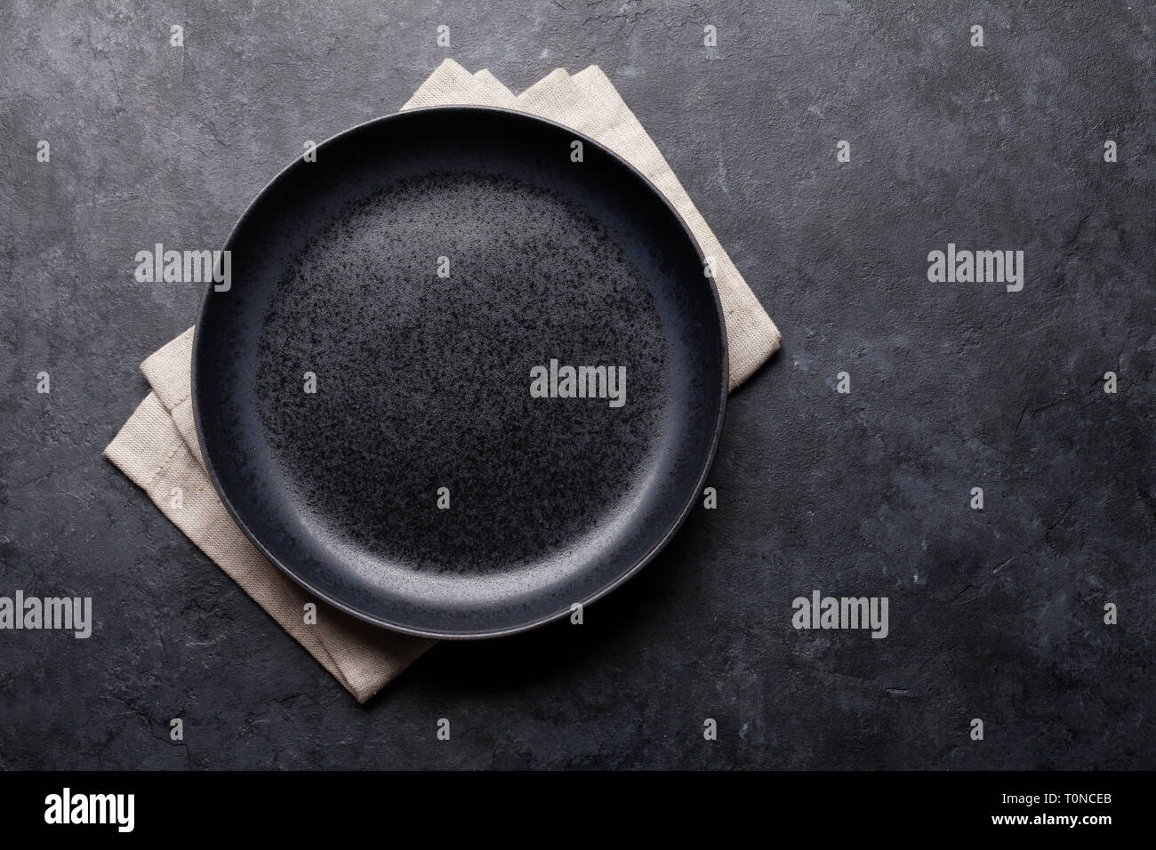 Empty plate over kitchen table. Food cooking template concept. Top view ...