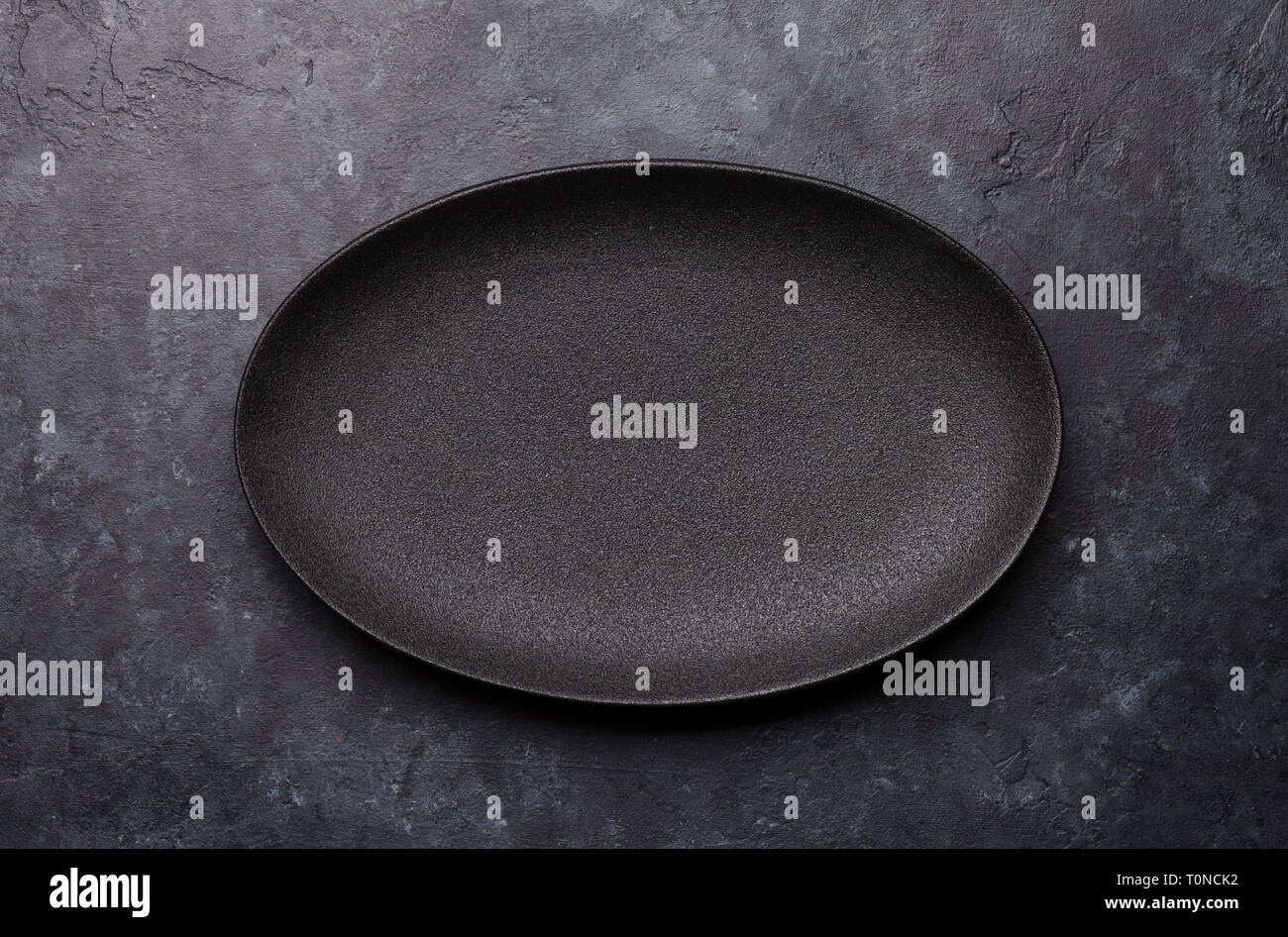 Empty plate over kitchen table. Food cooking template concept. Top view ...