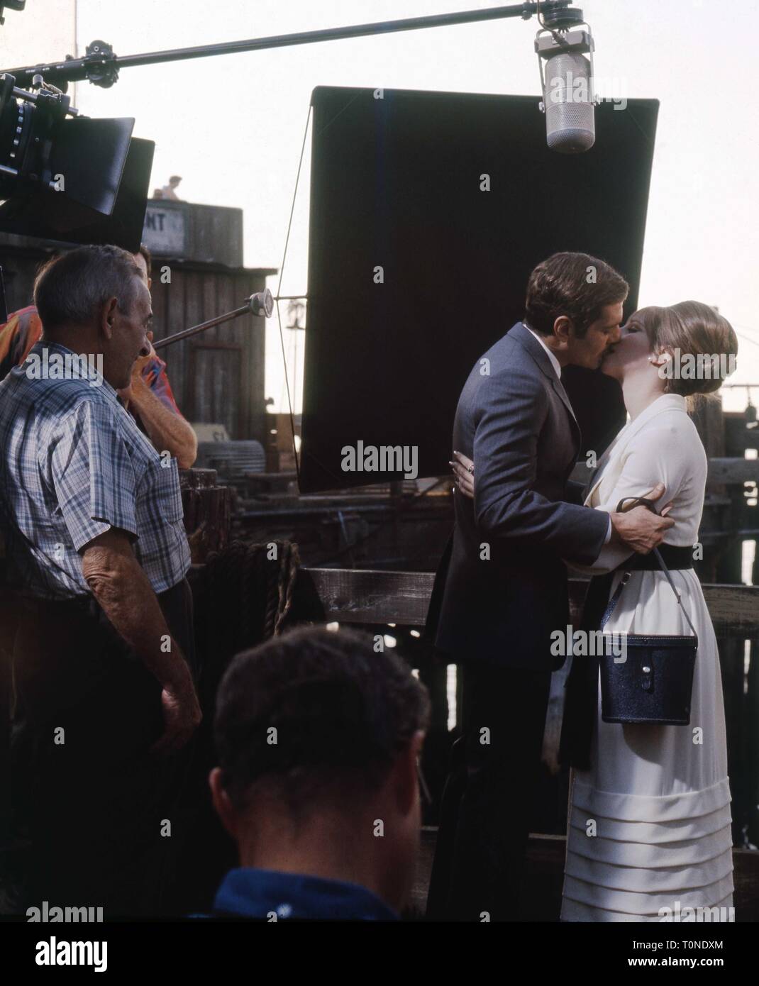 BARBRA STREISAND as Fanny Brice FUNNY GIRL 1968 on set on location ...