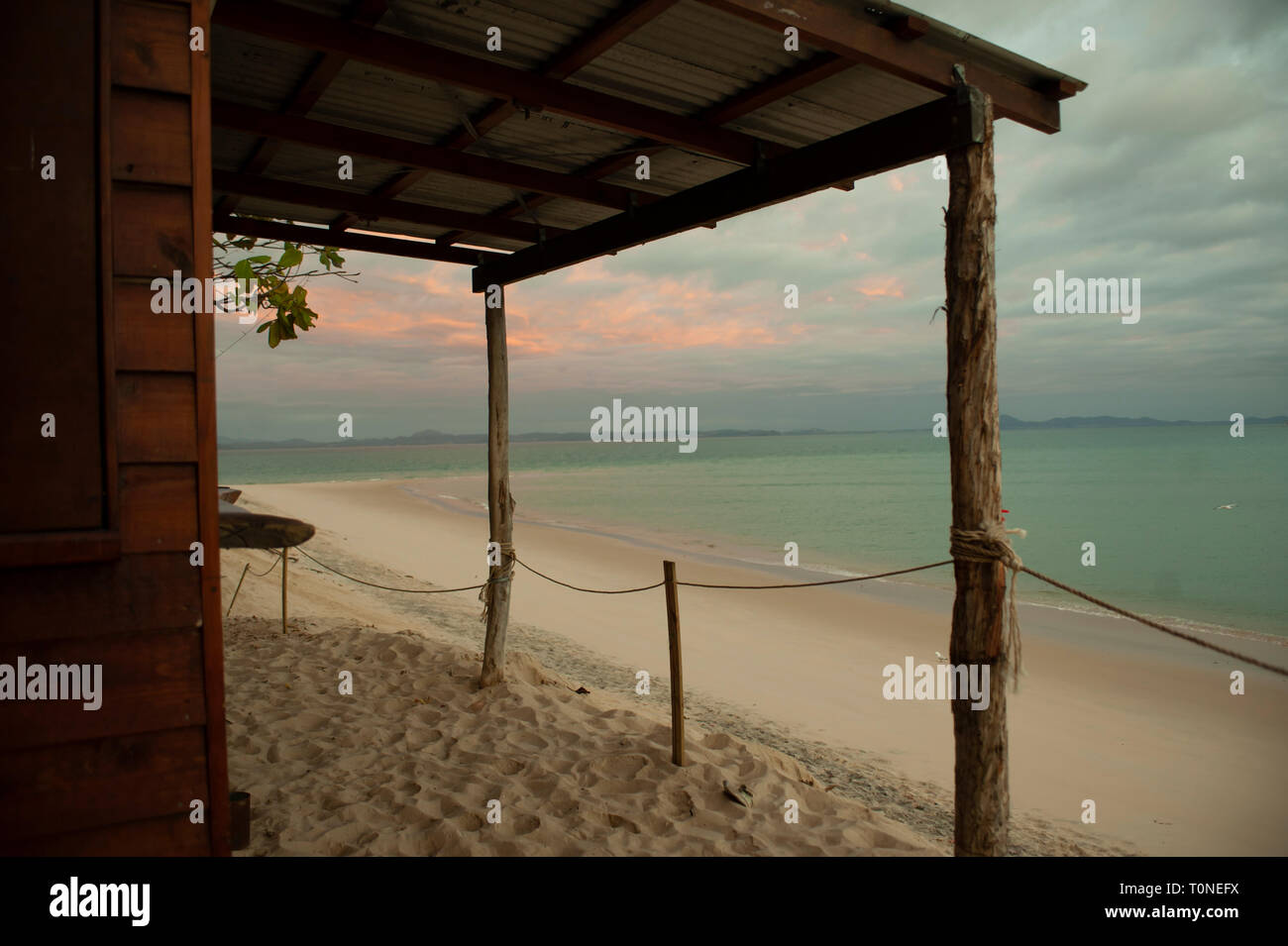 Lean to beach hut on Putney Beach, Great Keppel Island, Queensland ...