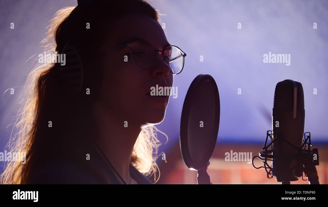 Woman And Mic High Resolution Stock Photography and Images - Alamy