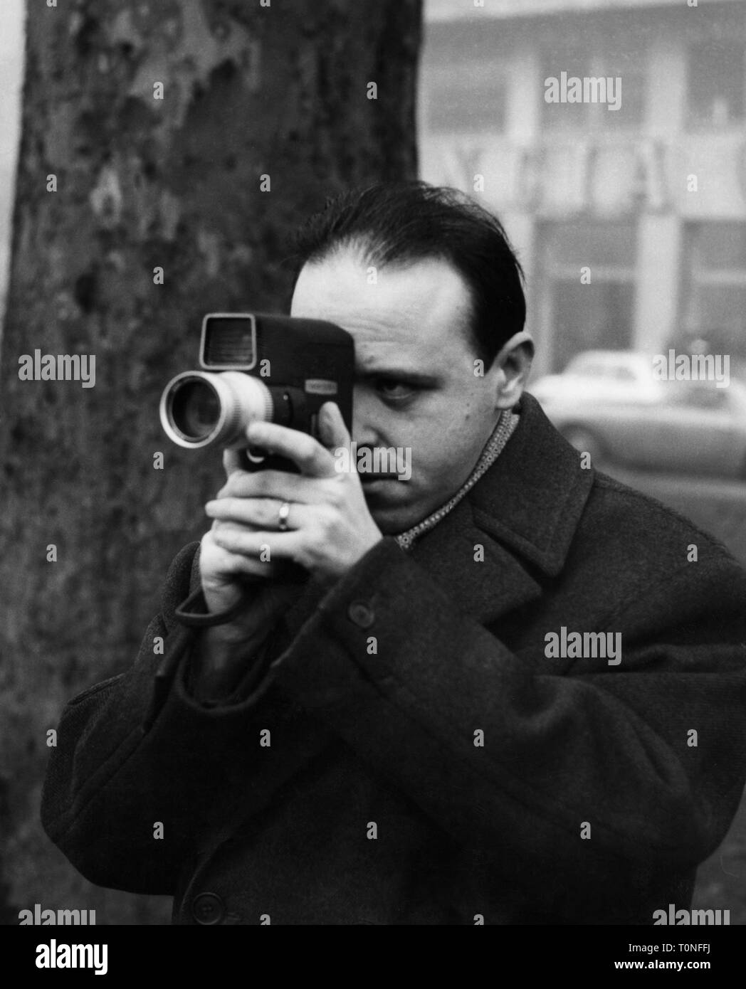 Videocamera in hand hi-res stock photography and images - Alamy