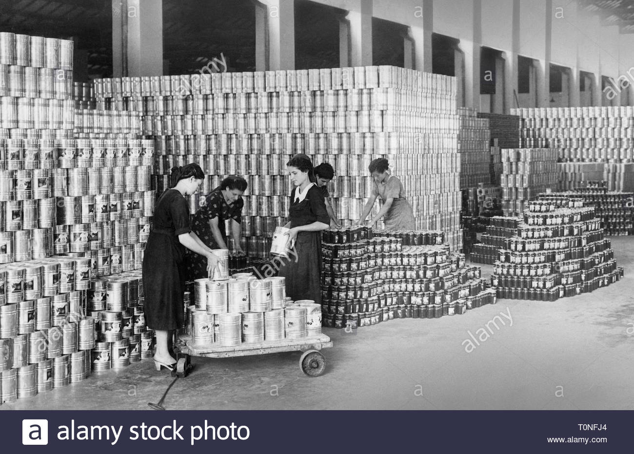 Women workers 1940 hi-res stock photography and images - Alamy