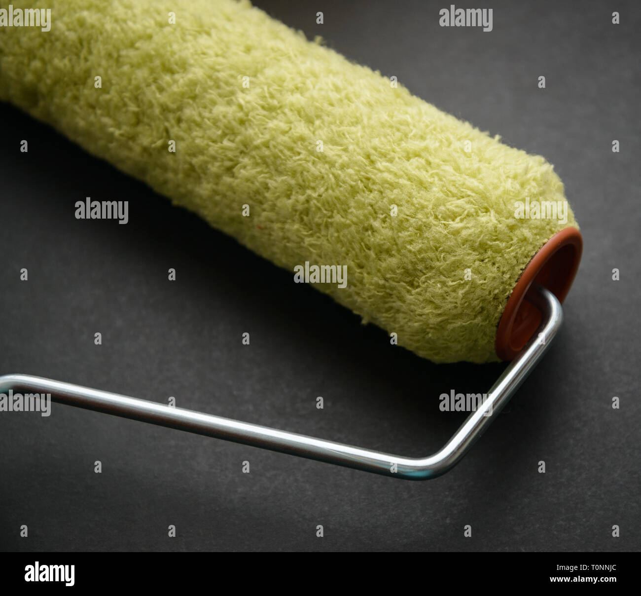 Platen for painting on a dark background Stock Photo - Alamy
