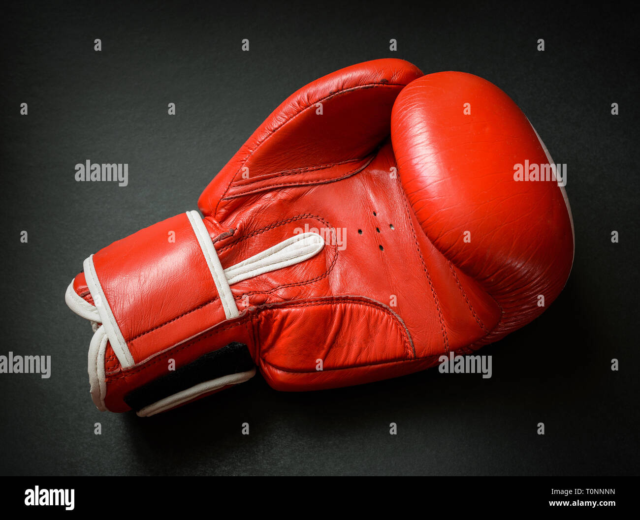 Boxing gloves hanging vintage hi-res stock photography and images - Alamy