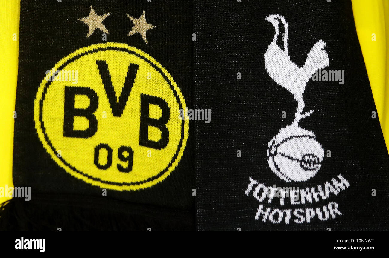 A detailed view of a half and half scarf Stock Photo - Alamy