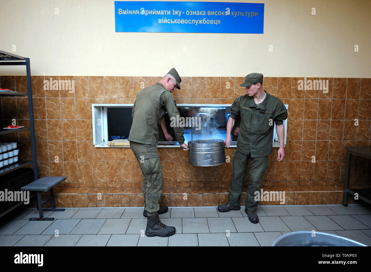 Army base kitchen hi-res stock photography and images - Alamy