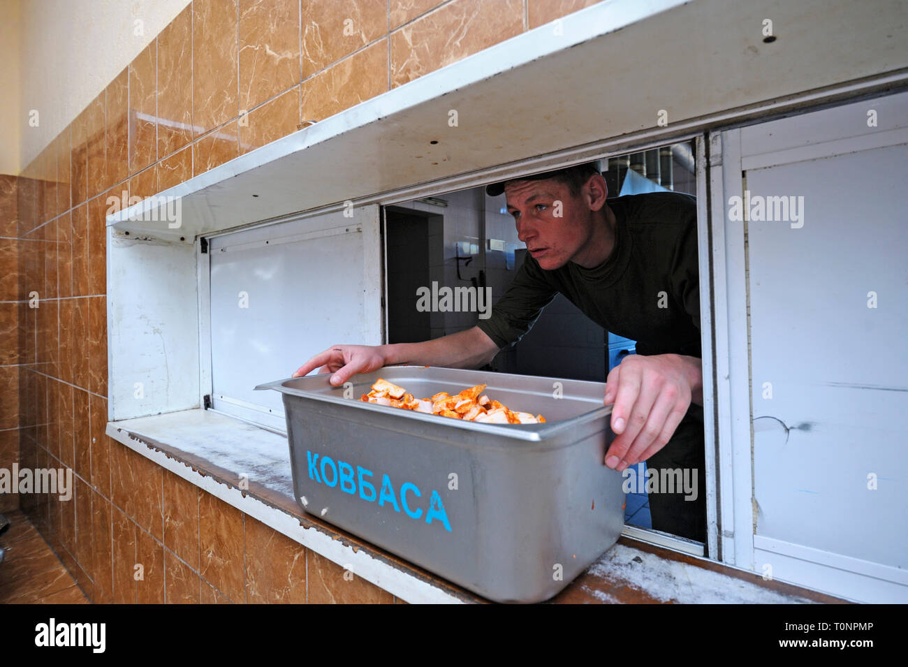 Military chow hall hi-res stock photography and images - Alamy