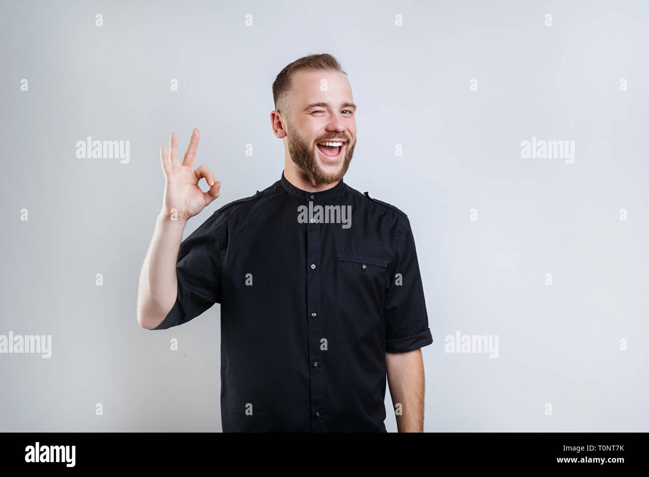 Close up portrait of cheerful handsome friendly man with modern ...