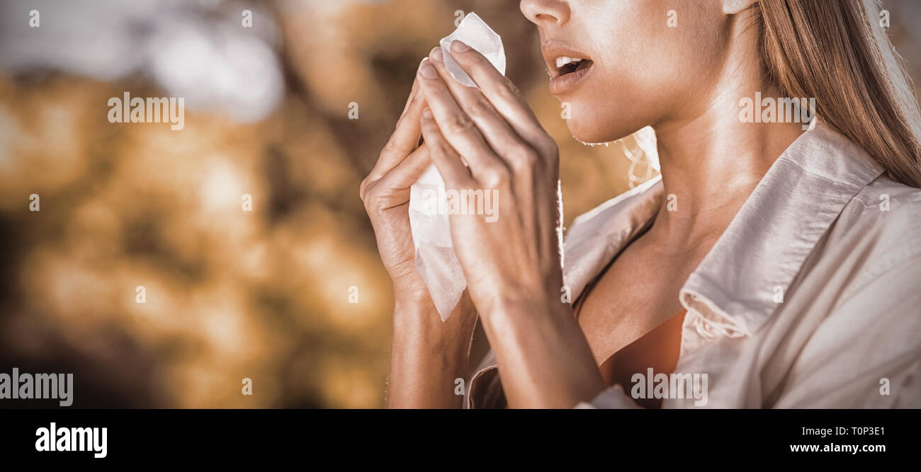 Woman tissue green hi-res stock photography and images - Alamy