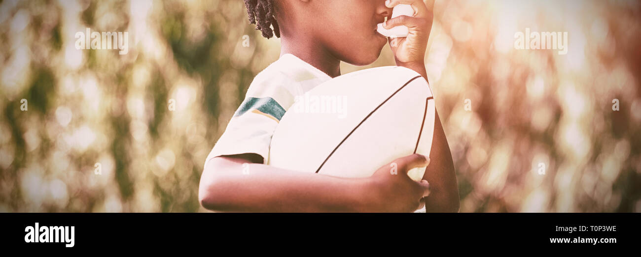 Child is using an asthma inhaler Stock Photo - Alamy